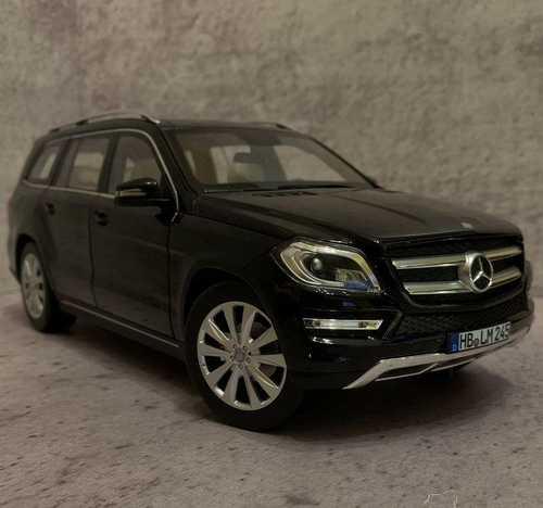 Модель Mercedes-Benz GL500 (x166) 1/18