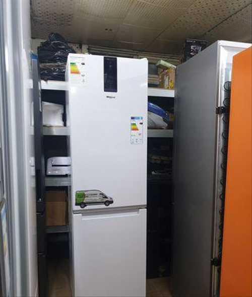 Новый холодильник Whirlpool W7 931T W
