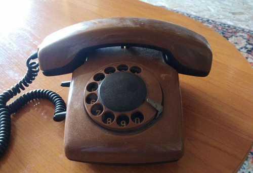Старинный телефонный аппарат