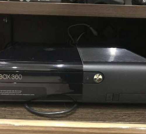 Xbox 360e рабочий не прошит без геймпада