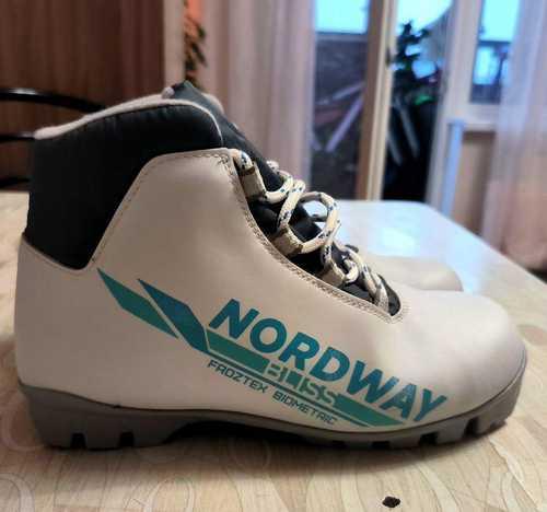 Ботинки для беговых лыж женские Nordway Bliss NNN