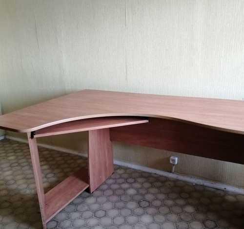 Продается стол для компьютера