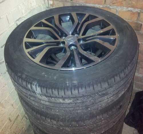 Литые диски r18 5x114 3 Mitsubishi с резиной Yokoh