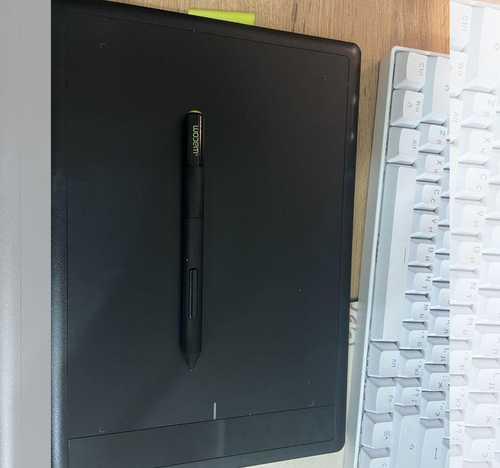 Гопфический планшет wacom CTL-671