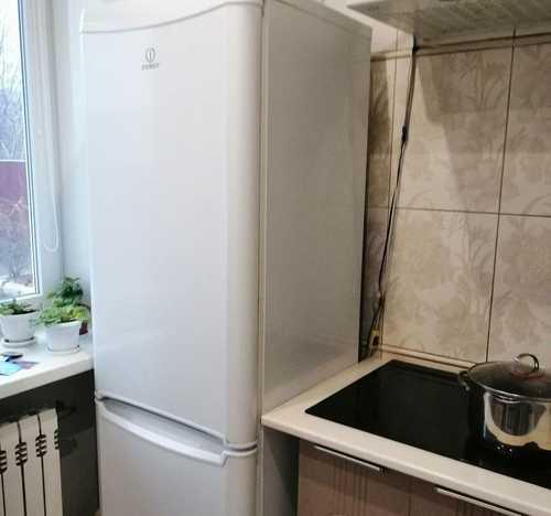 Продается холодильник Indesit