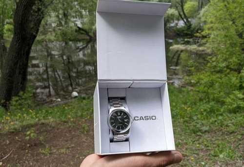 Стильные наручные часы Casio