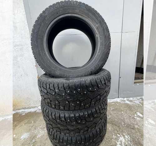 Yokohama Ice Guard Stud IG35 215/60 R16