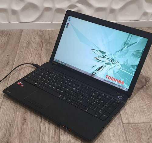 Ноутбук Toshiba 15.6" (4ядра/SSD/2видеокарты)