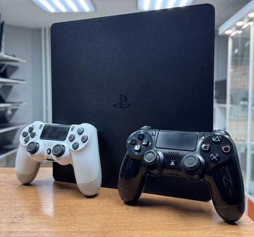 Sony PlayStation 4 Slim, 500 ГБ, 2 геймпада