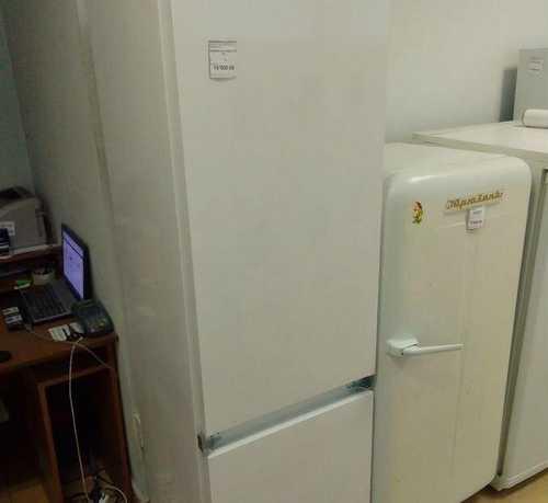Холодильник Smeg CR235. Гарантия. Встройка