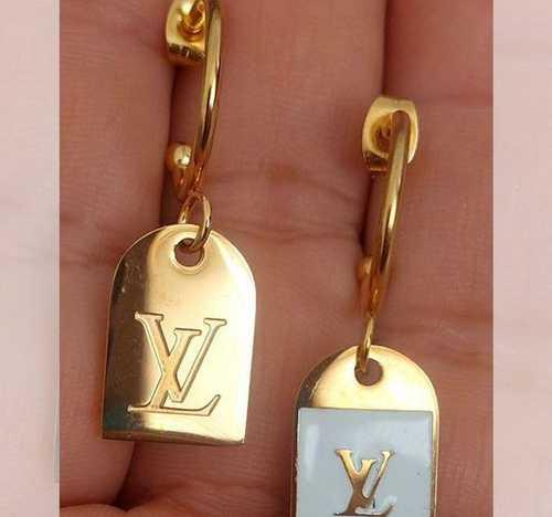 Серьги louis vuitton ассиметрия