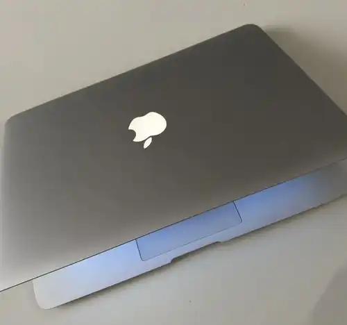 Apple macbook air 13 late 2010