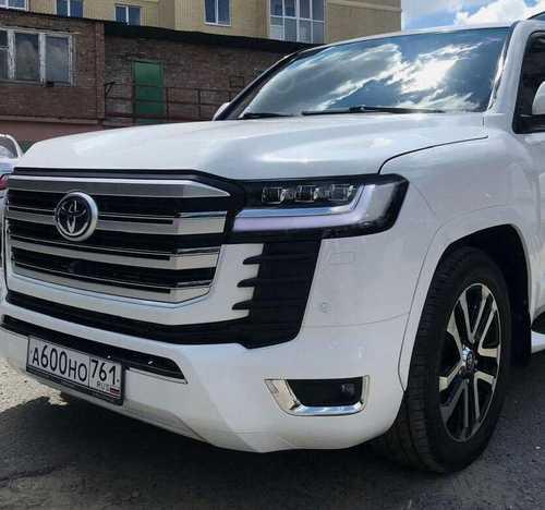 Рестайлинг обвес в Toyota Land Cruiser 300