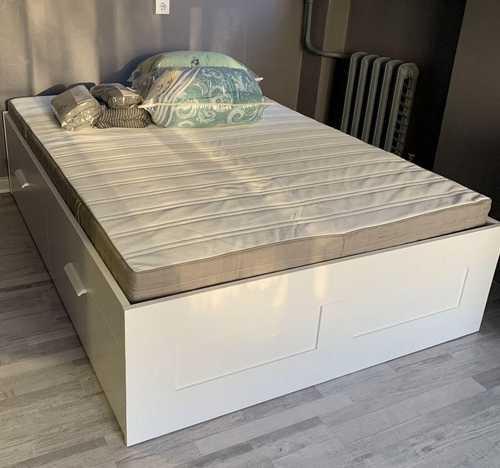 Кровать двуспальная IKEA 140х200