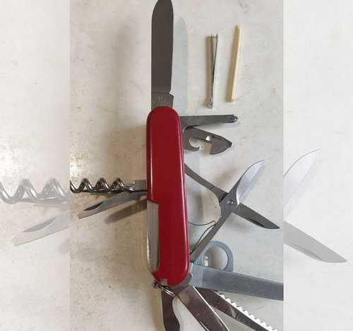 Нож Victorinox. 15 функций, новый
