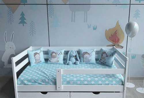 Кроватка софа для малыша с бортиком из массива
