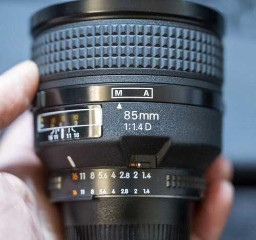 Nikon 85mm f/1.4D AF Nikkor