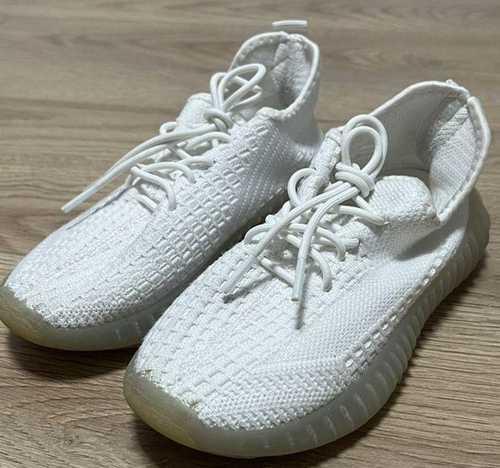 Детские кроссовки yeezy