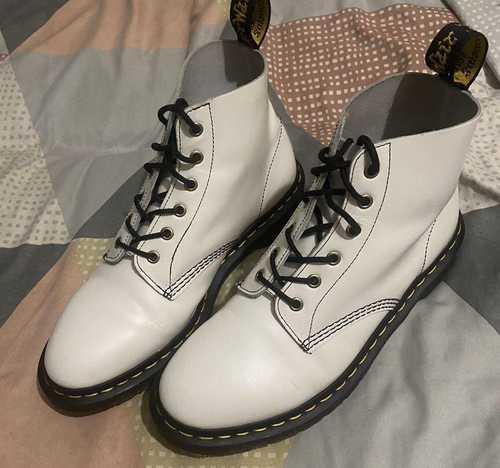 Dr Martens 101 Arc 6 Eye Boots