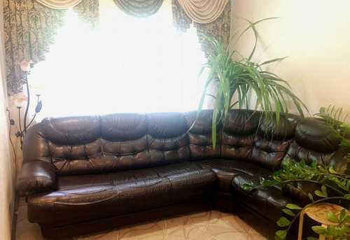 Продам 3-х местный угловой диван