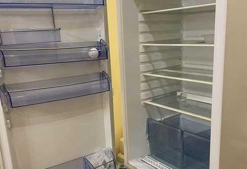 Холодильник AEG (встаиваемый)