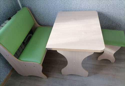 Кухонный уголок с раздвижным столом