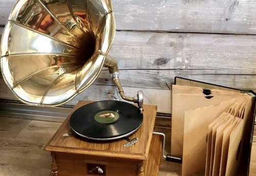 Граммофон “His Master’s Voice” механический