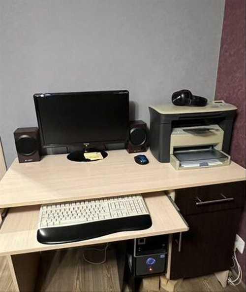 Компьютерный письменный стол