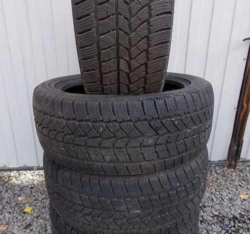 DoubleStar DW02 225/45 R17 90T