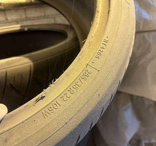 Nitto NT420S 285/35 R22 106W