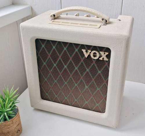 Ламповый комбоусилитель VOX AC4TV8