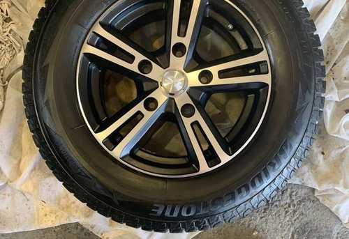 Bridgestone Blizzak Spike-02 SUV 205/70 R15