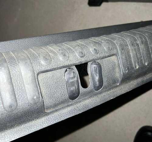 Накладка панели замка крышки багажника VW Tiguan 1