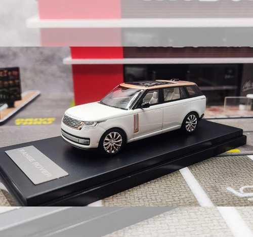 1:64 Range Rover 2022 white - LCD