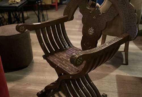 Кресло резное из дерева