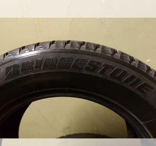 Bridgestone Blizzak Revo2 215/60 R16