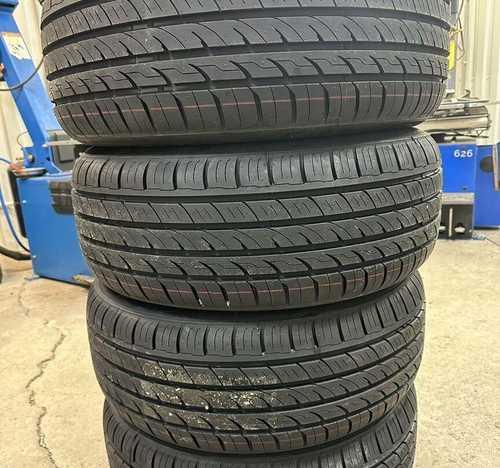Rapid P609 215/55 R17 98W