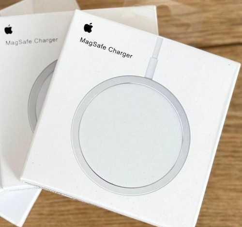 Беспроводная зарядка Apple MagSafe 15W