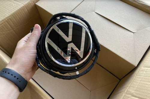 Камера в значок в Volkswagen Polo/Поло с динамикой