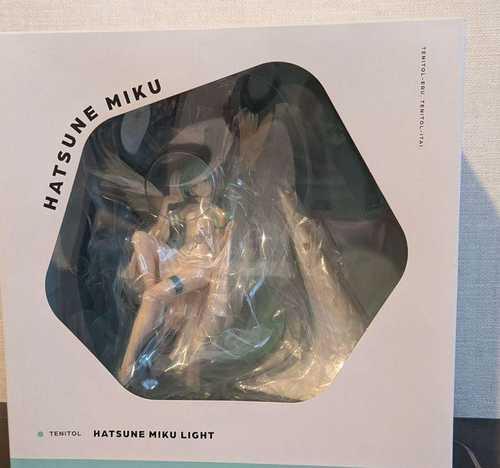 Фигурки Tenitol Hatsune Miku Light & Dark ver
