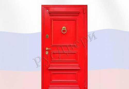 Красная парадная входная дверь с багетом в дом