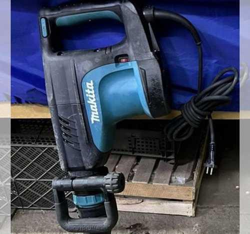 Отбойный молоток Makita HM1203C