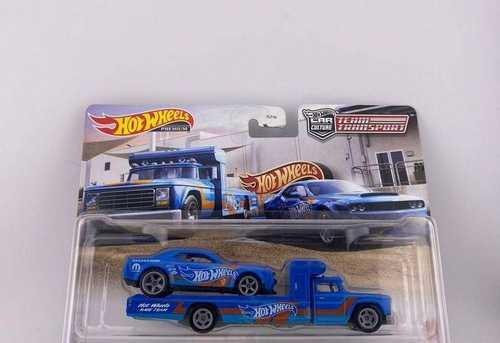 Hot Wheels Premium Team Transport Dodge Challenger