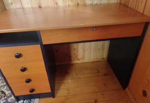 Компьютерный стол 110 на 55 (см)