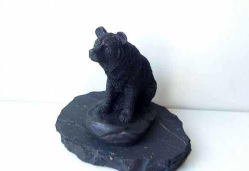 Статуэтка, фигурка медведь на скале. Шунгит Камень