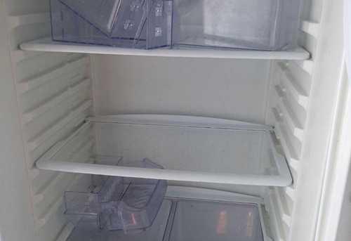 Полки, ящики от холодильника зануси