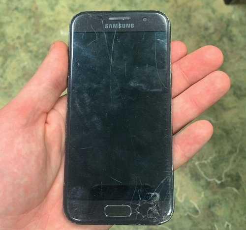 Samsung Galaxy A3 (2017) SM-A320F/DS, 2/16 ГБ