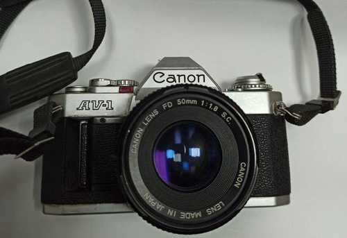Пленочный фотоаппарат Canon AV-1 с объективом FD50