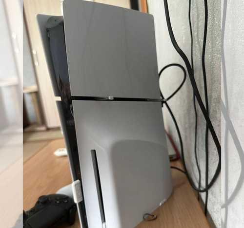 Sony PlayStation 5 Slim, 1000 ГБ, 2 геймпада