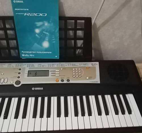 Синтезатор Yamaha psr r200